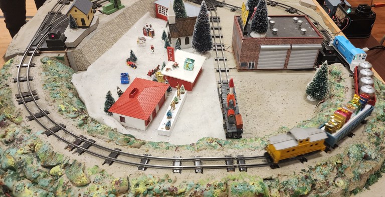 so how does an american flyer locomotive work? – Hamp's Trains